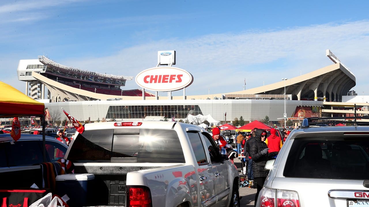 Photo Gallery: Chiefs vs. Buccaneers Fans Tailgating