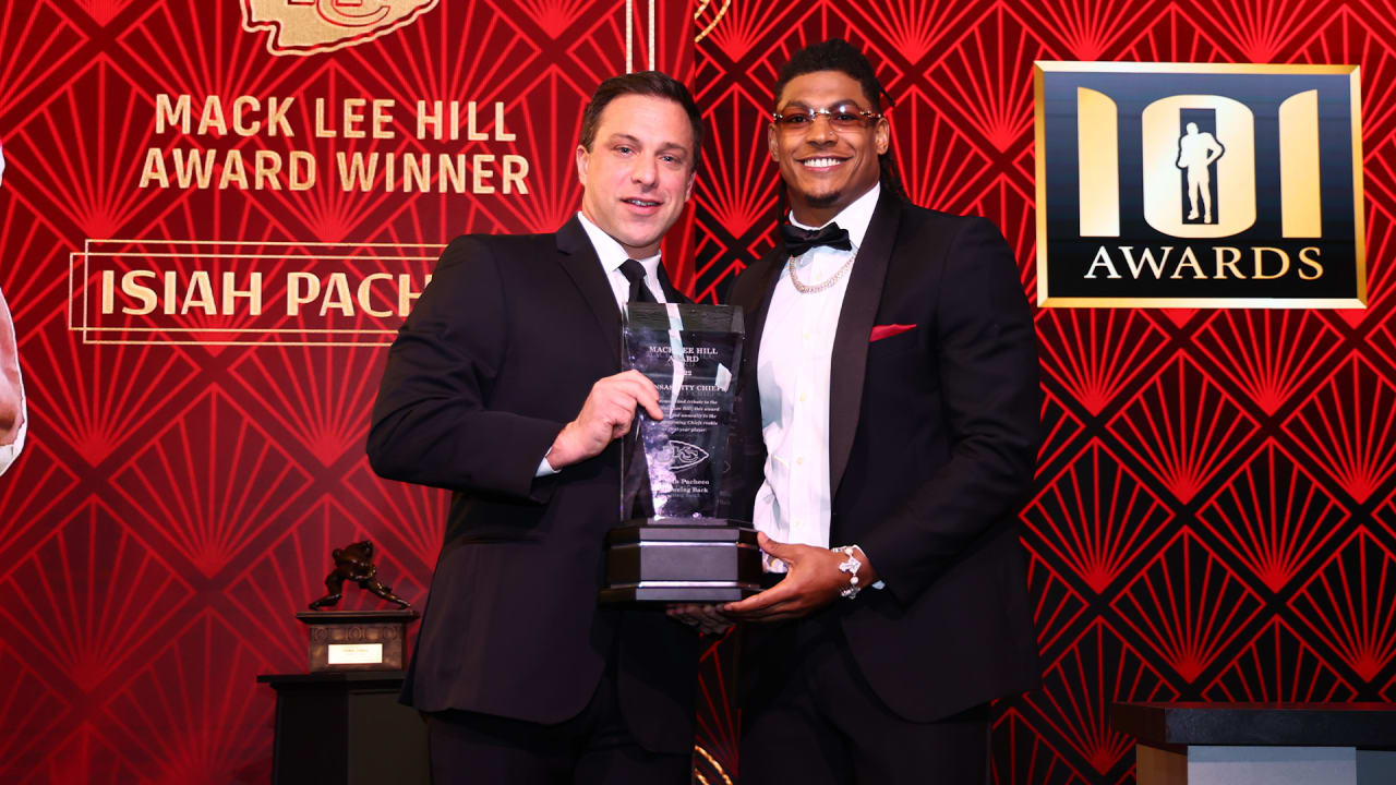 Isiah Pacheco Accepts the Mack Lee Hill Award at the 101 Awards