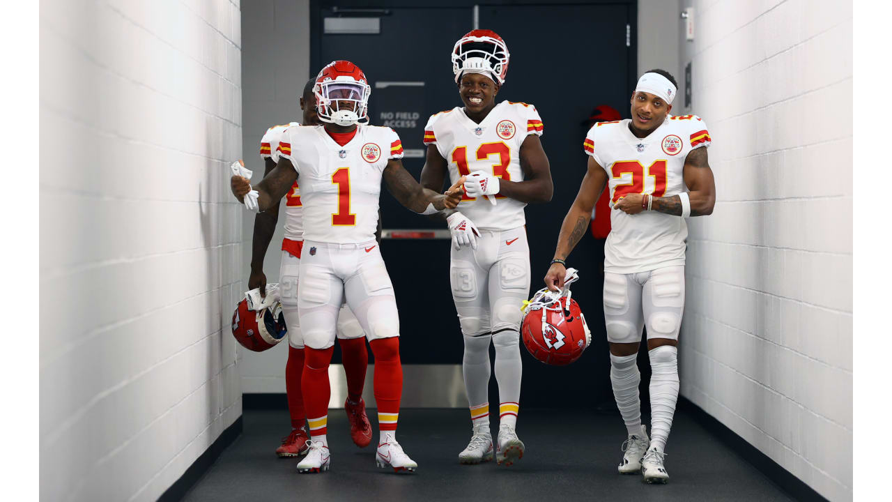 Photos: Warmups & Pregame from Week 10 | Chiefs vs. Raiders