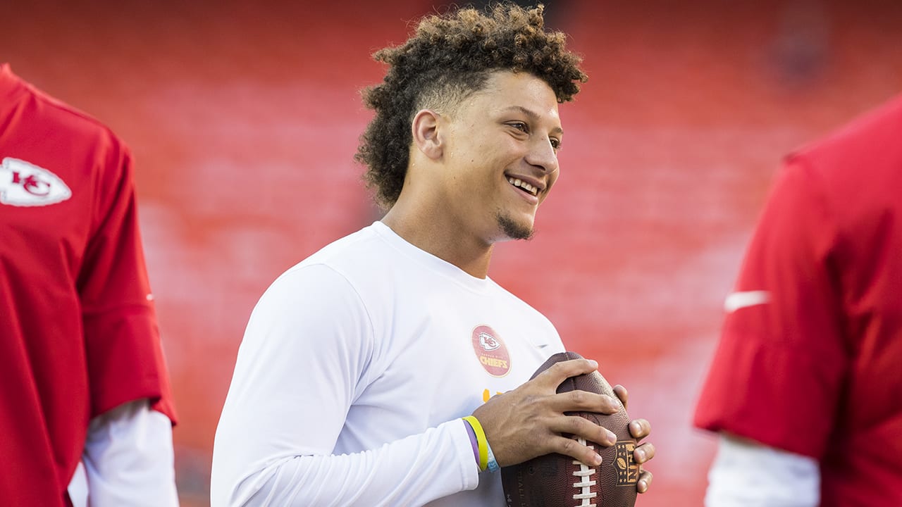 Patrick Mahomes Donates New Cleats To His High School