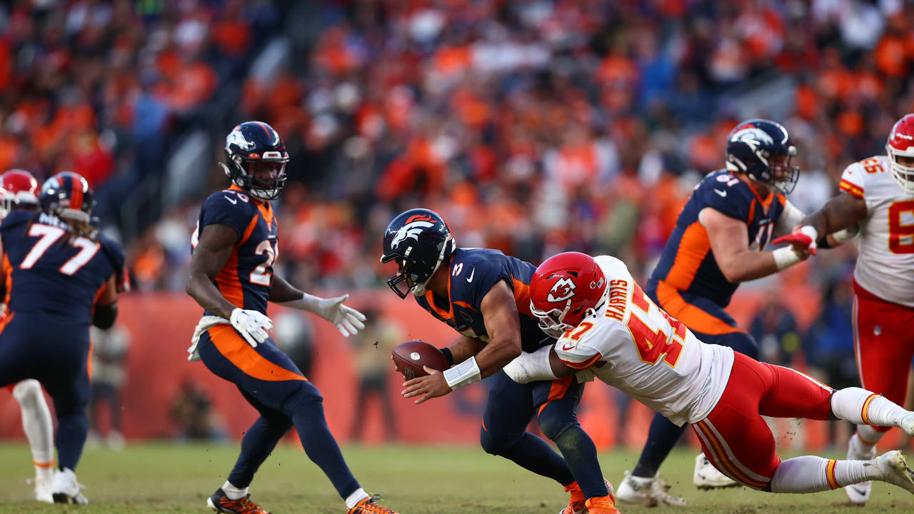 SACK: Darius Harris Wrestles Down Russell Wilson for 14-Yard Sack