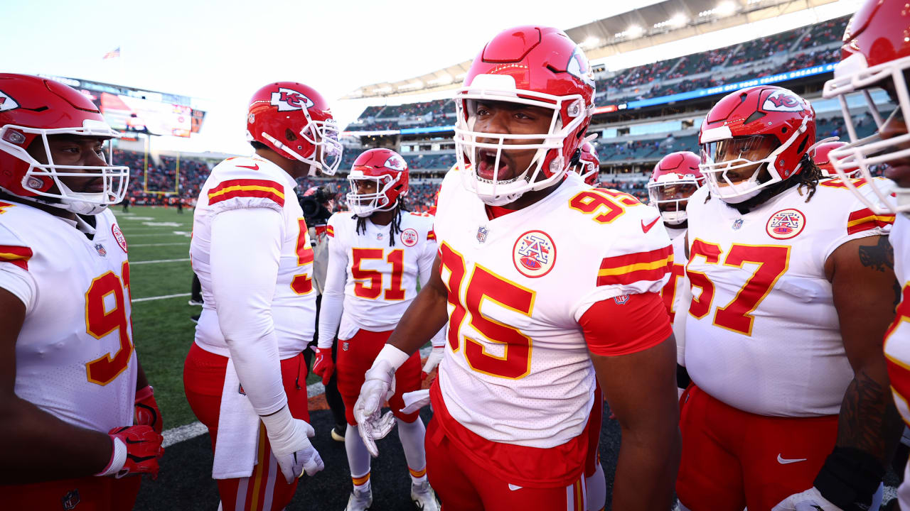Photos: Warmups & Pregame from Week 13 | Chiefs vs. Bengals