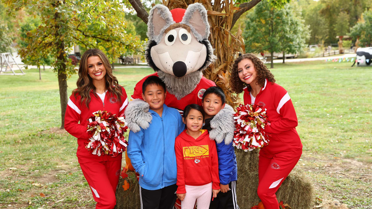 Photos: Chiefs Visit Deanna Rose Children's Farmstead