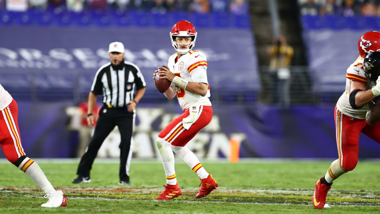 Patrick Mahomes is Third Player to Touch the Ball on Wacky Trick-Play Pass