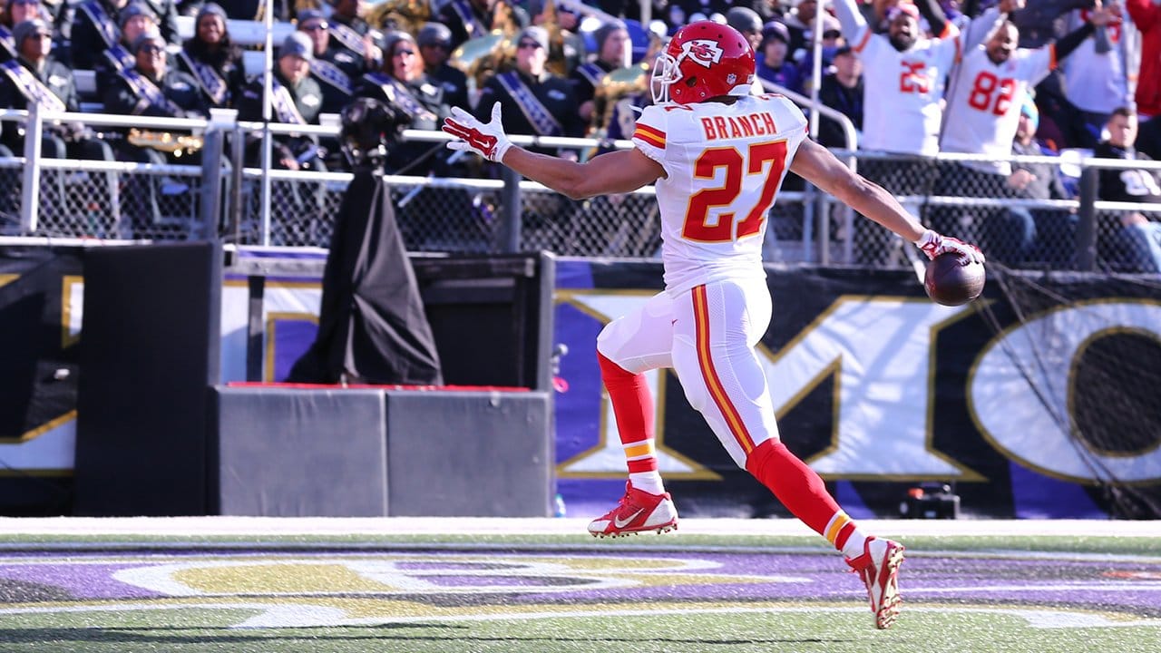 Tyvon Branch Takes Fumble 73 Yards for TD