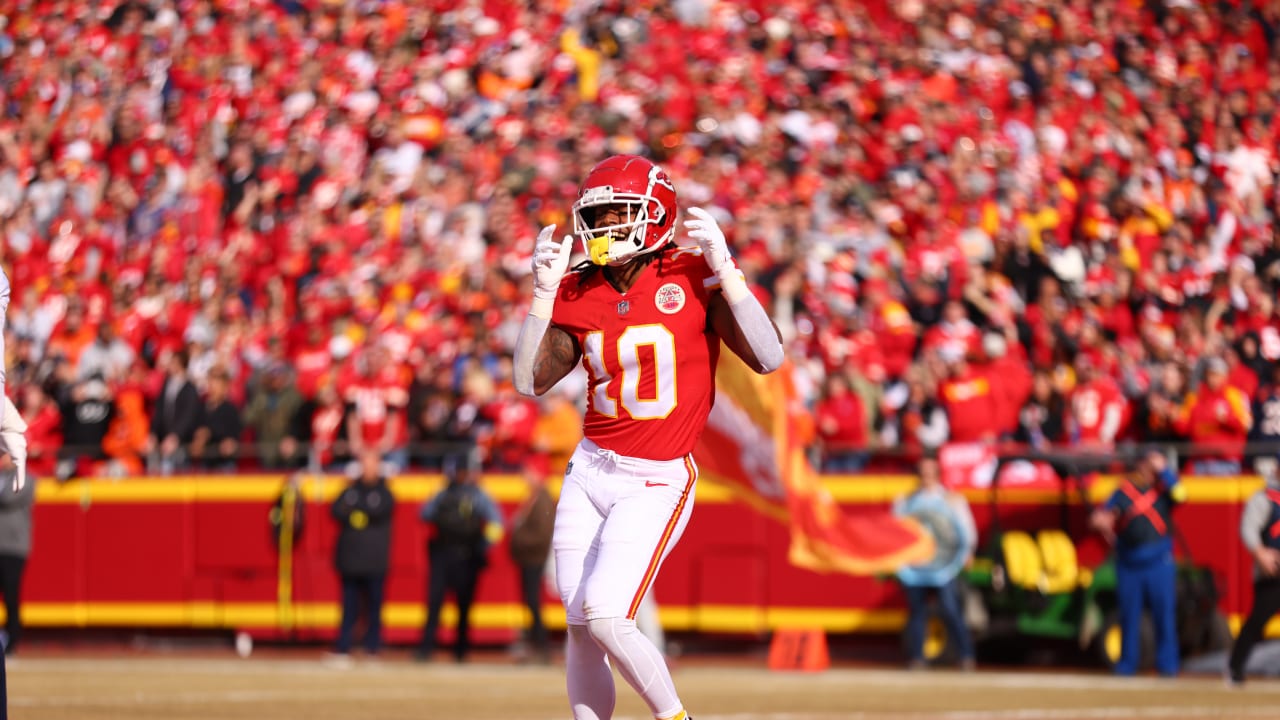 TOUCHDOWN: Isiah Pacheco Caps Chiefs' Opening Drive With a 5-Yard TD Run