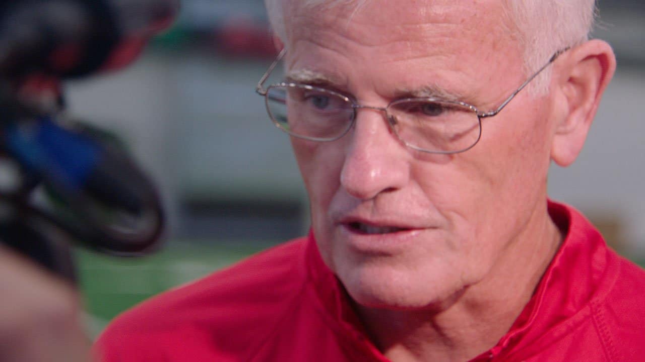 Bob Sutton Seeing Improvement in Rookie Defenders
