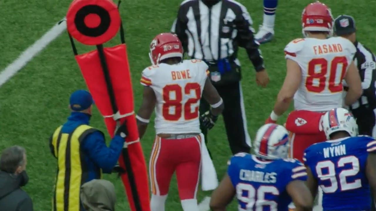 Dwayne Bowe 15-yard tip-toe Catch