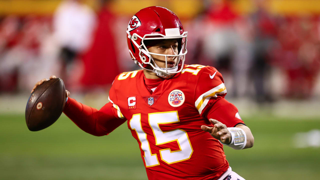 TOUCHDOWN: Patrick Mahomes Finds Travis Kelce Wide Open on Third-and-Goal Loft Pass