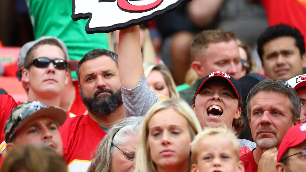 Photo Gallery: Fan Friday 9/30/16