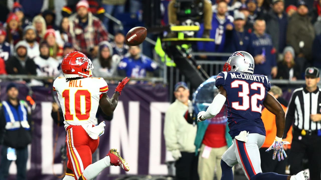 Tyreek Hill Streaks to Back Corner for Touchdown Catch