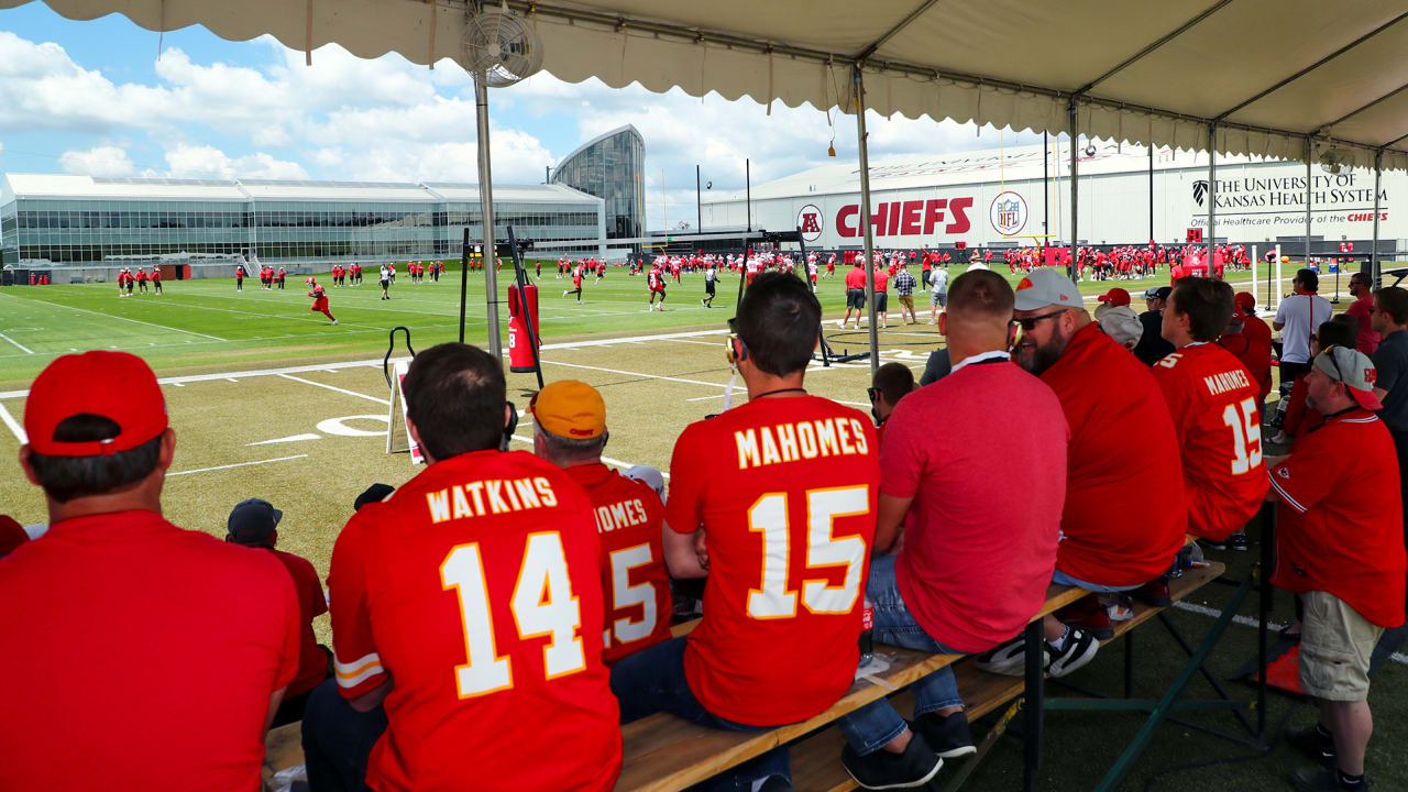 Season Ticket Members Make Exclusive Visit to Practice for First Look