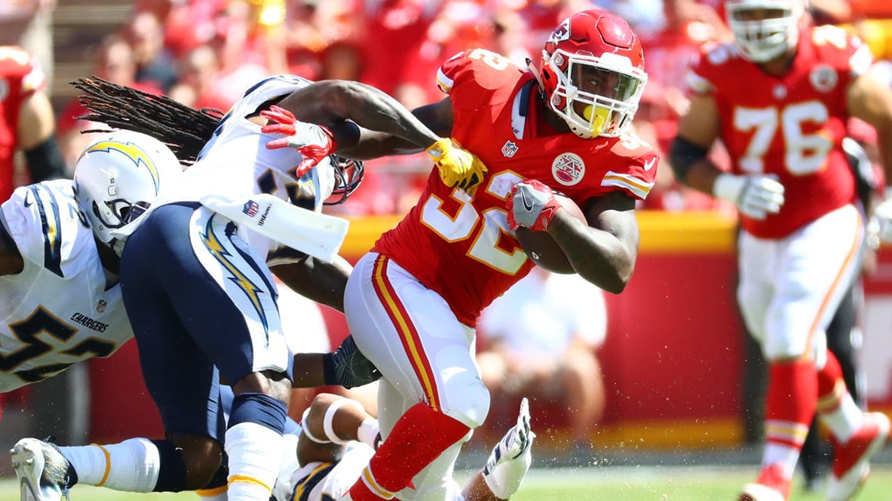 Alex Smith finds Spencer Ware for a 45-yards