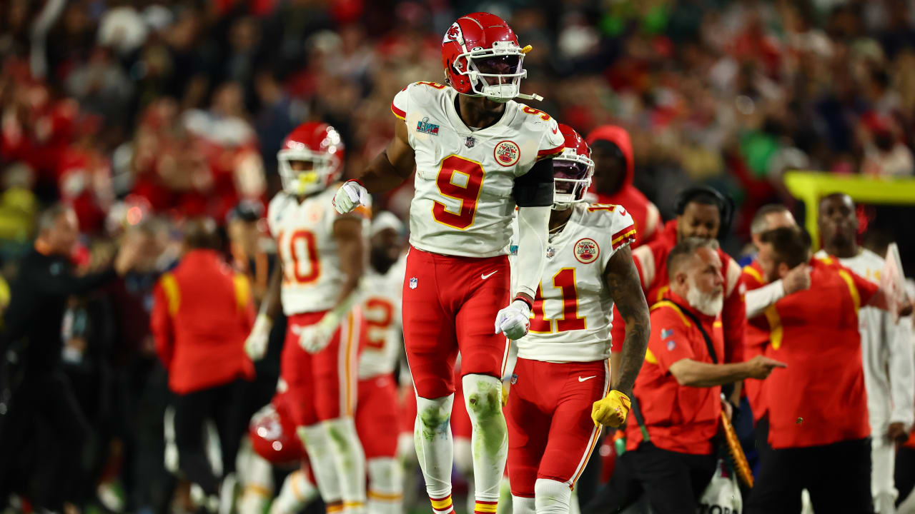 Patrick Mahomes' Look-Off Sets the Table for a 13-Yard Dot to JuJu Smith-Schuster in the Red Zone