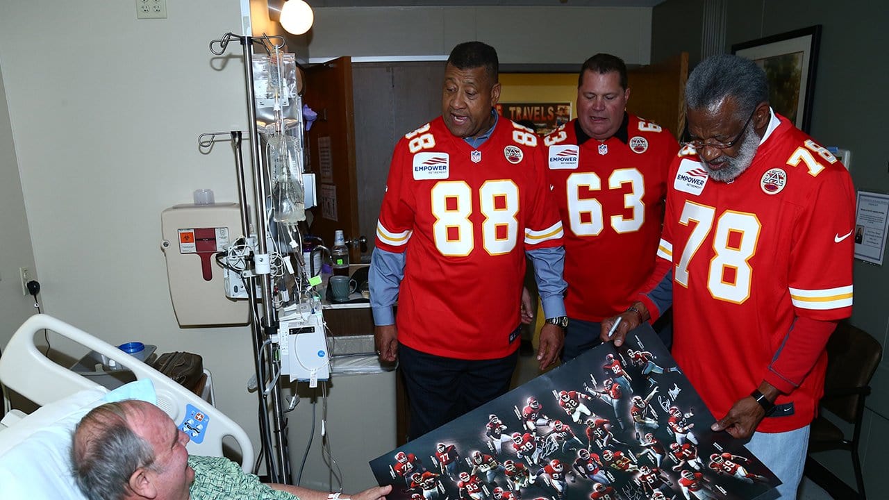 Photo Gallery: Chiefs Ambassadors visit Patients