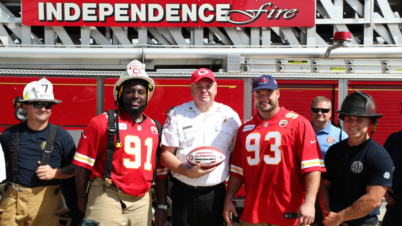 Chiefs’ DTs Derrick Nnadi and Joey Ivie Visit the Independence Fire ...