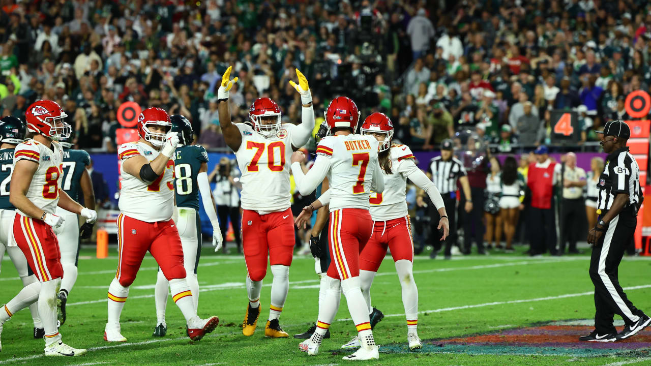 IT'S GOOD: Harrison Butker Splits the Uprights on Game Winning 27-Yard ...