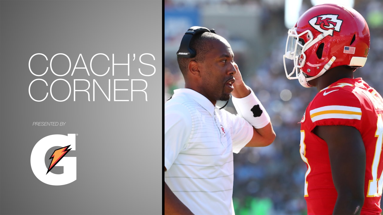 Coaches Corner: Greg Lewis Prepares Wideouts for Final Stretch