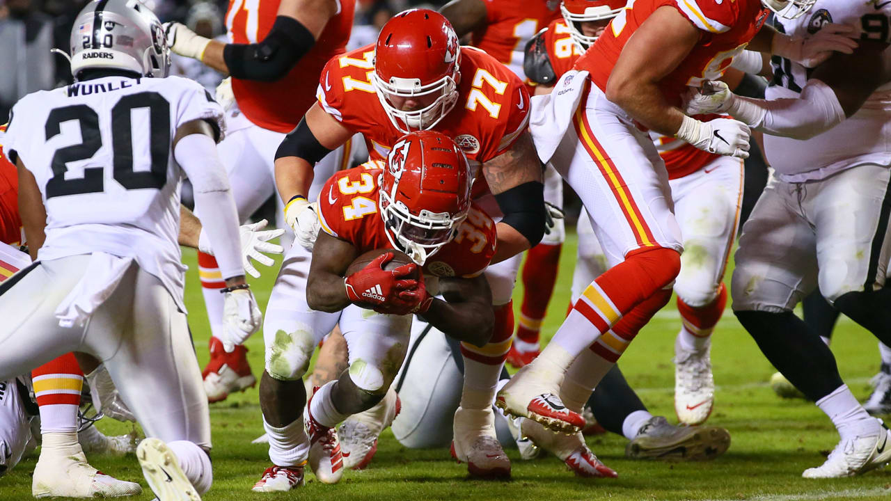 Darwin Thompson Muscles through Raiders Defense for First NFL Touchdown