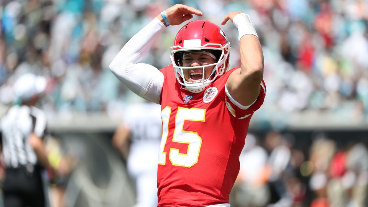 Can't-Miss Play: Patrick Mahomes' 2nd Pass of 2019 is 68-yard Touchdown