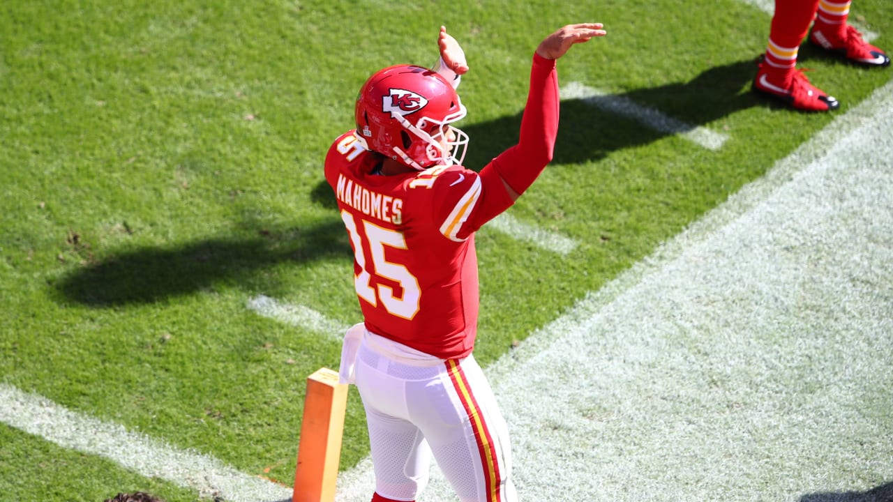 TOUCHDOWN: Patrick Mahomes Rushes for a 3-Yard Score Against the Las ...