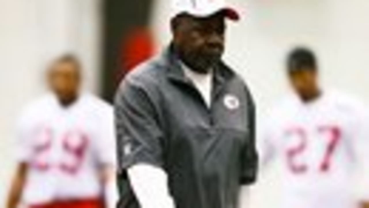 Emmitt Thomas a Perfect Fit on Chiefs Staff