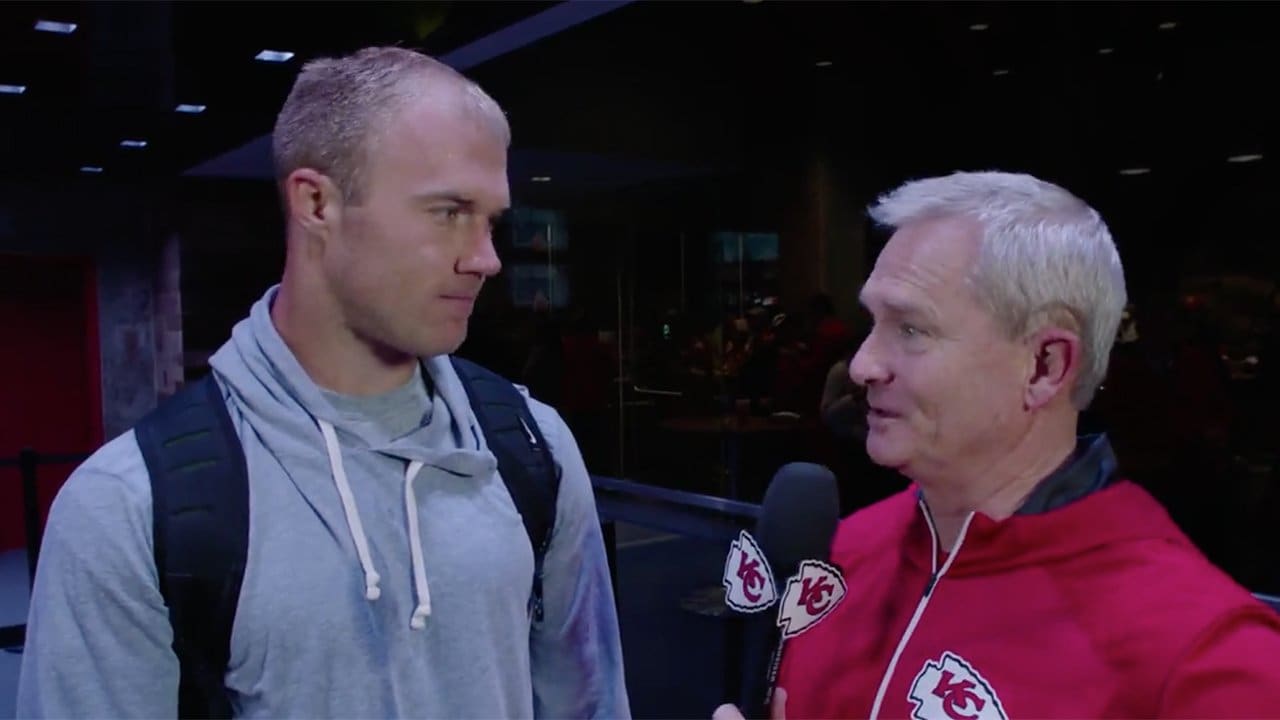 Daniel Sorensen Speaks to Mitch After the Game