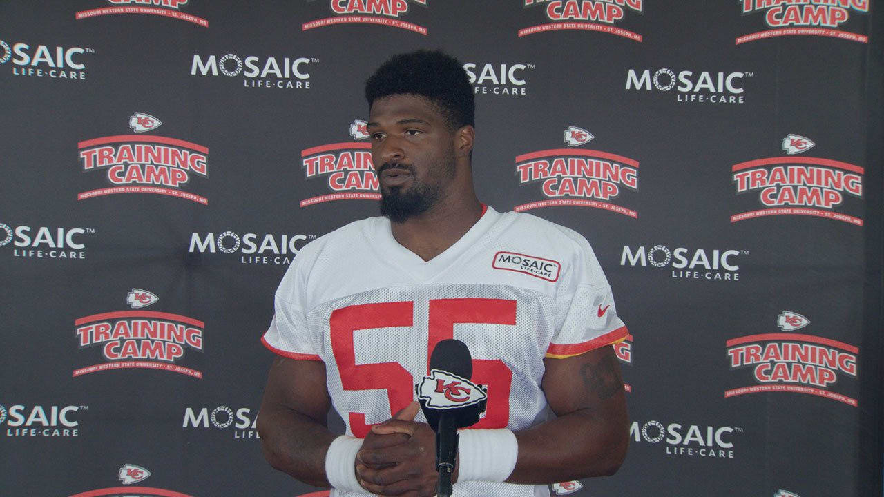 Dee Ford Speaks on the Great Chemistry in LB Room