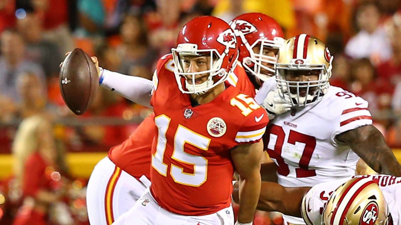 Patrick Mahomes Throws First Career Touchdown