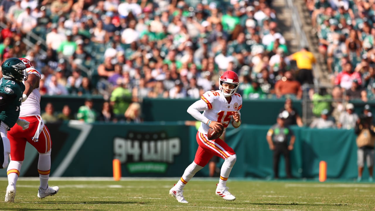 Patrick Mahomes Walks the Sideline Tightrope to Convert Third-and-12