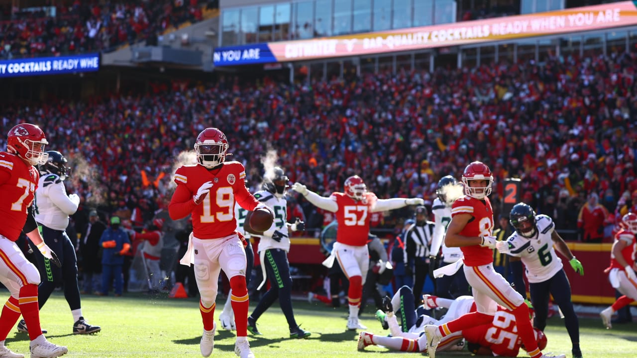 TOUCHDOWN: Kadarius Toney Flashes Juke Moves as Chiefs Strike First
