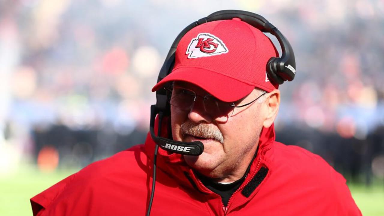 Chiefs’ Players and Coaches Stress Sticking Together Through Struggles