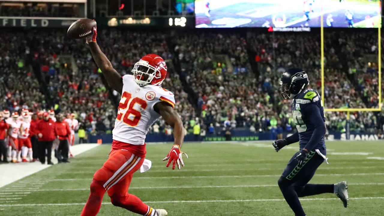 Patrick Mahomes Hits Damien Williams for Chiefs' First Touchdown