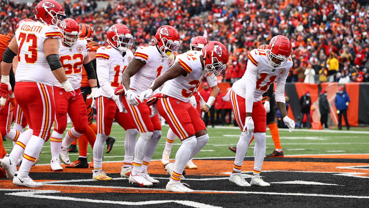 TOUCHDOWN: Darrel Williams Powers Across Goal Line for Second TD of Game