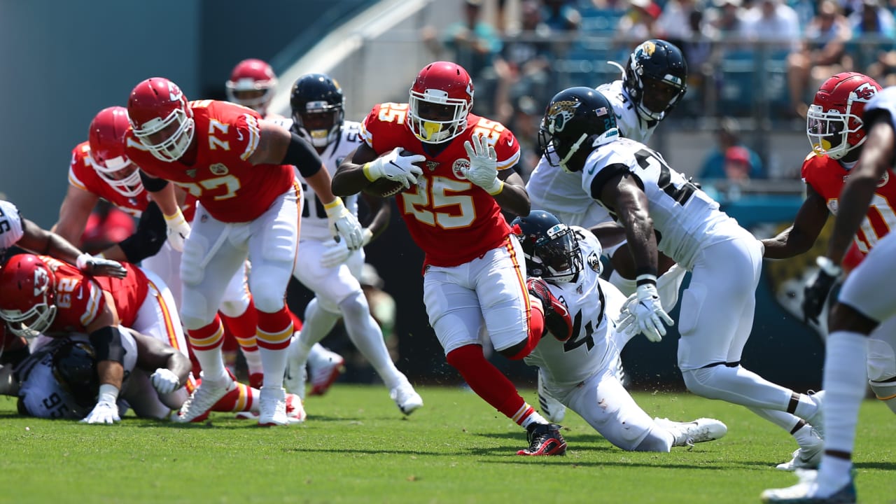 LeSean McCoy's First Carry as a Chief Goes for 13-yard Gain