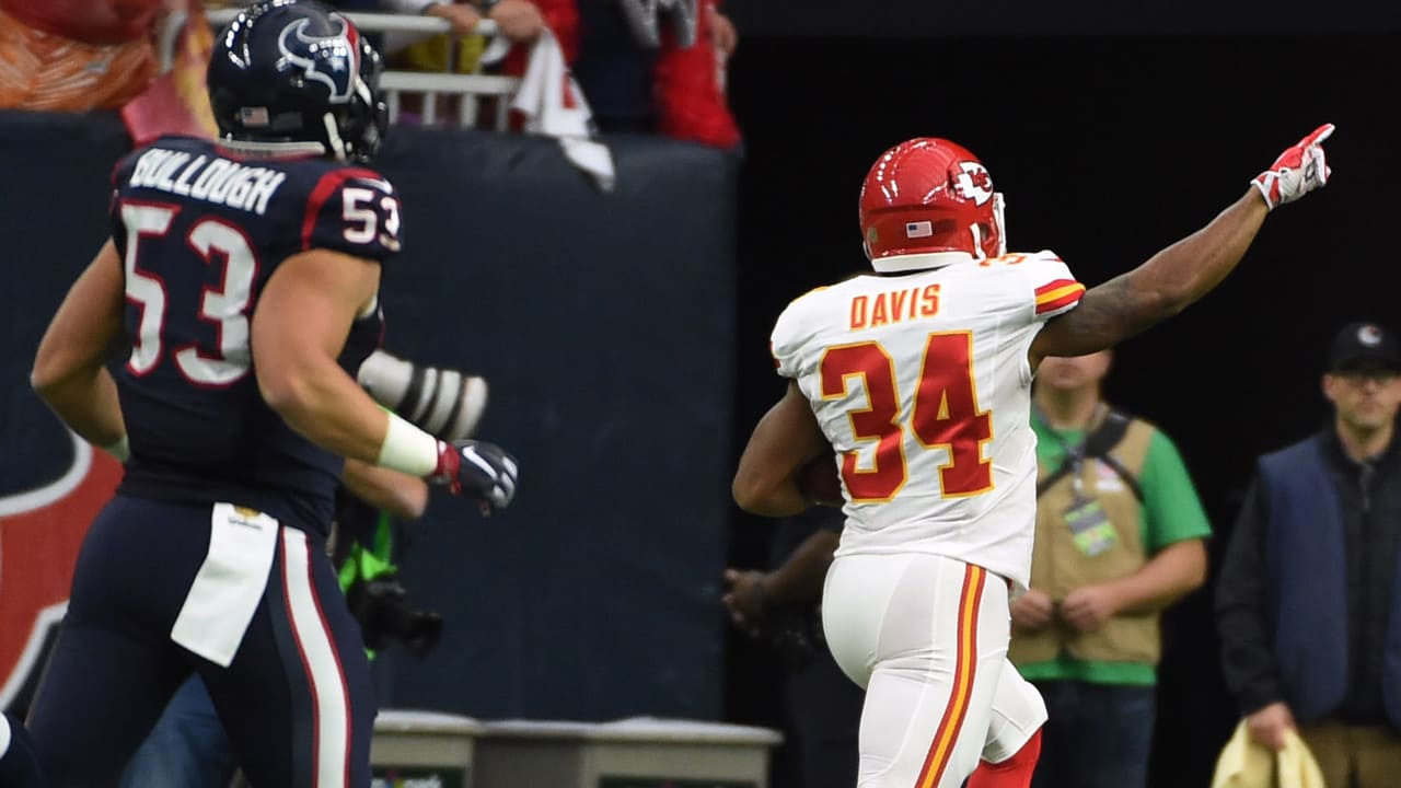 Knile Davis’ Playoff Cleats Can Now Be Found in the Hall of Fame