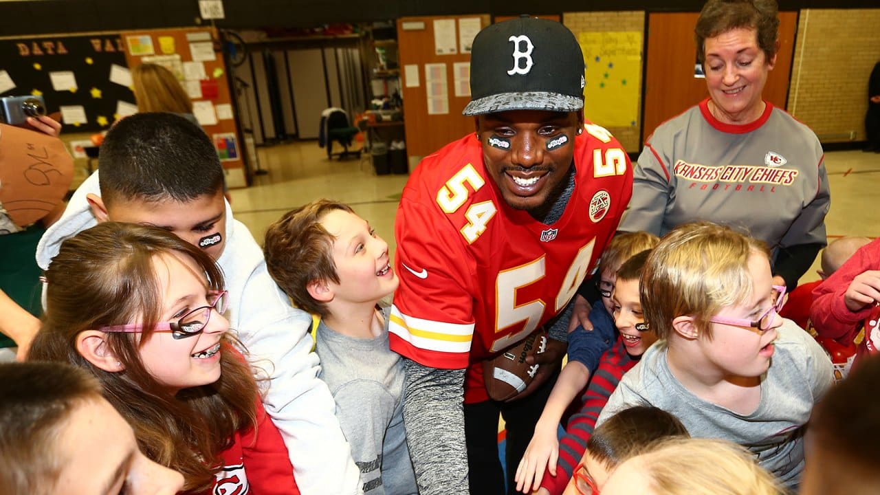 Photo Gallery: Dezman Moses visits William Yates School