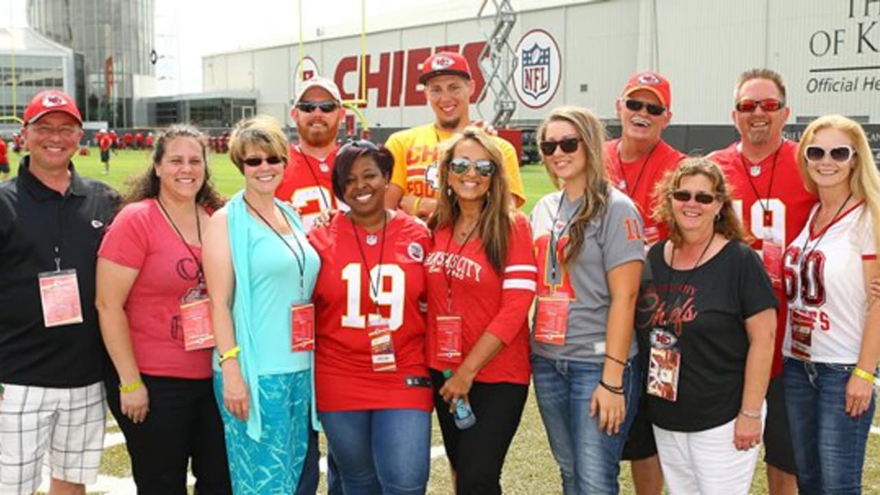 Chiefs Fans Were Out for “First Look” at 2015 Team Wednesday