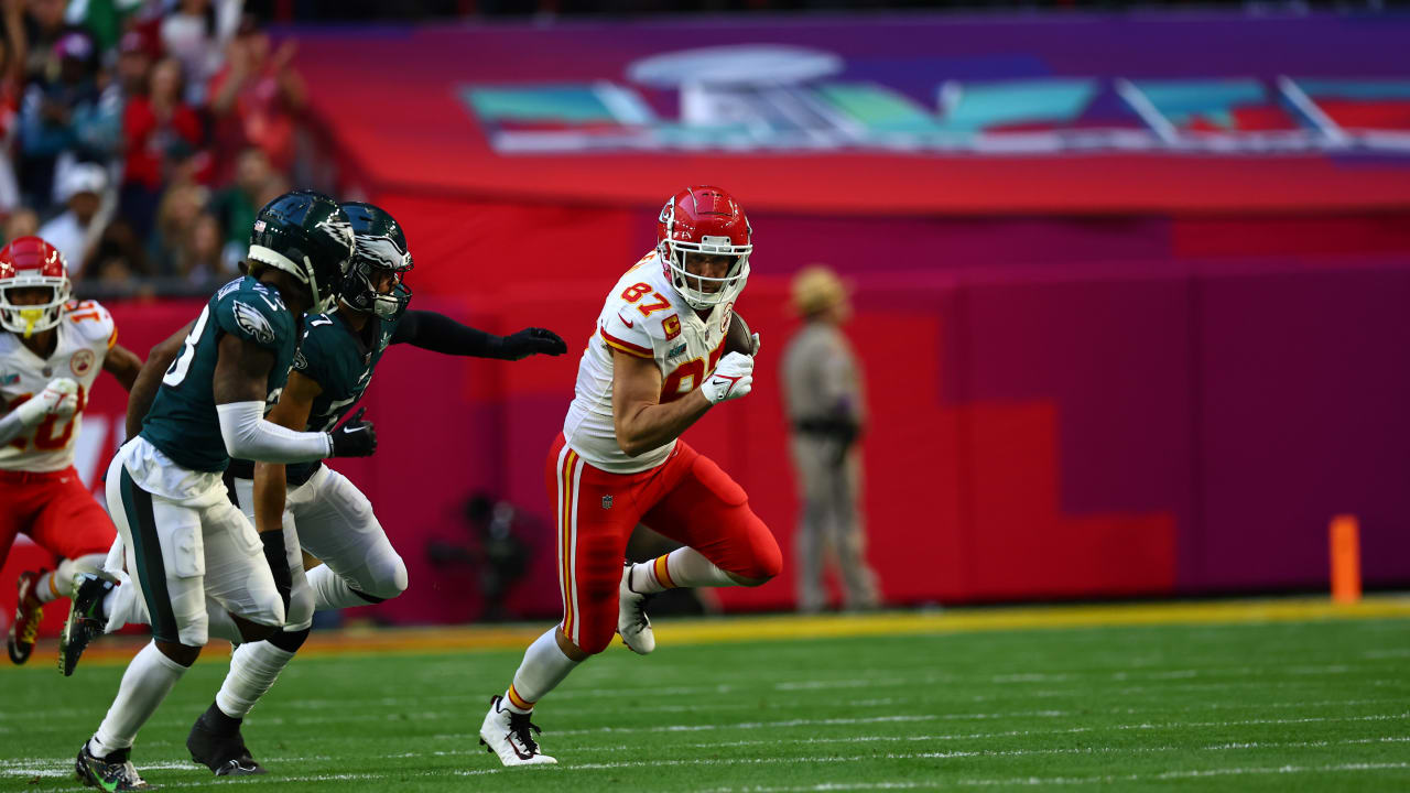 Patrick Mahomes' First Pass of Super Bowl 57 Hits Travis Kelce for 20-Yard Gain