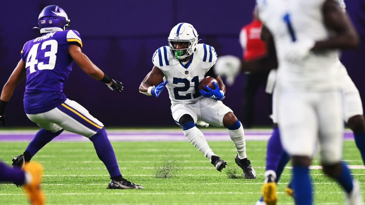 HIGHLIGHT | Nyheim Hines Weaves Through Defenders On 18-Yard Catch And Run