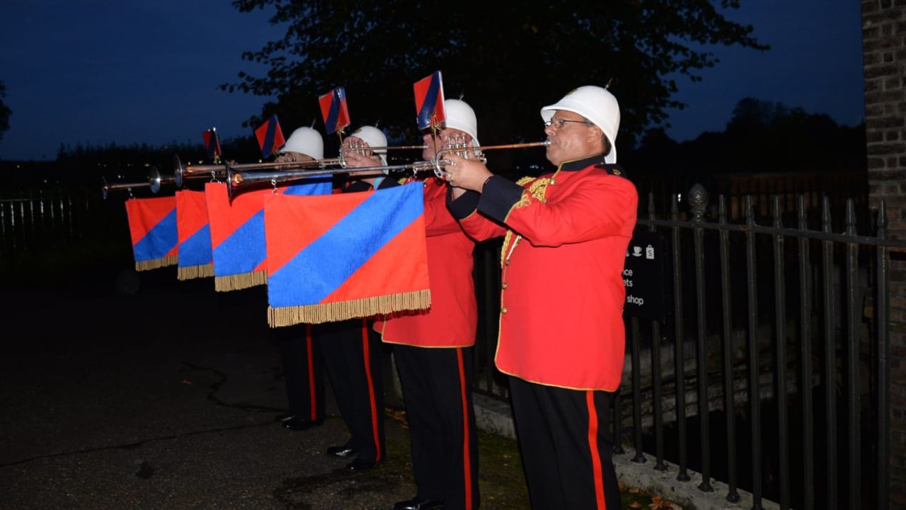 Through the Eyes of the Owner - Kalen Jackson - LONDON