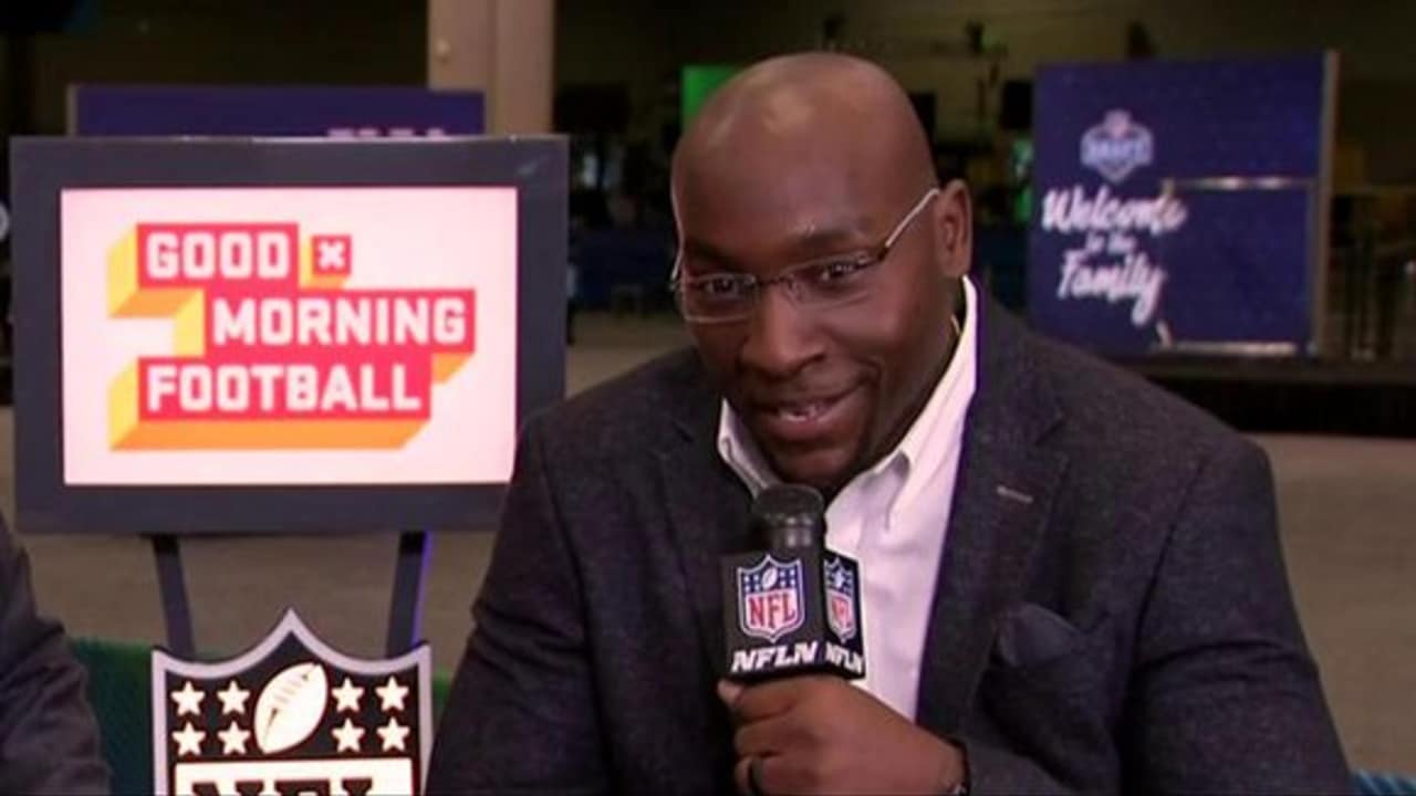 Who was Robert Mathis' favorite QB to sack?
