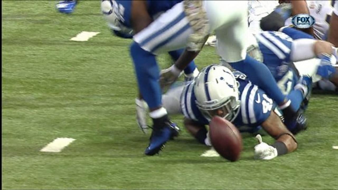 St. Louis Rams RB Zac Stacy fumbles in red zone