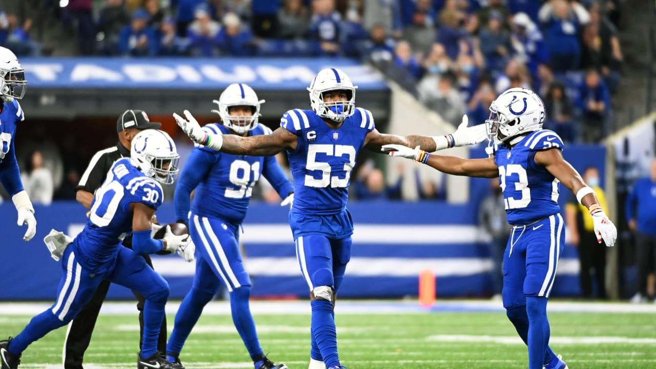HIGHLIGHT | Darius Leonard's 'Peanut Punch' Forces Fumble