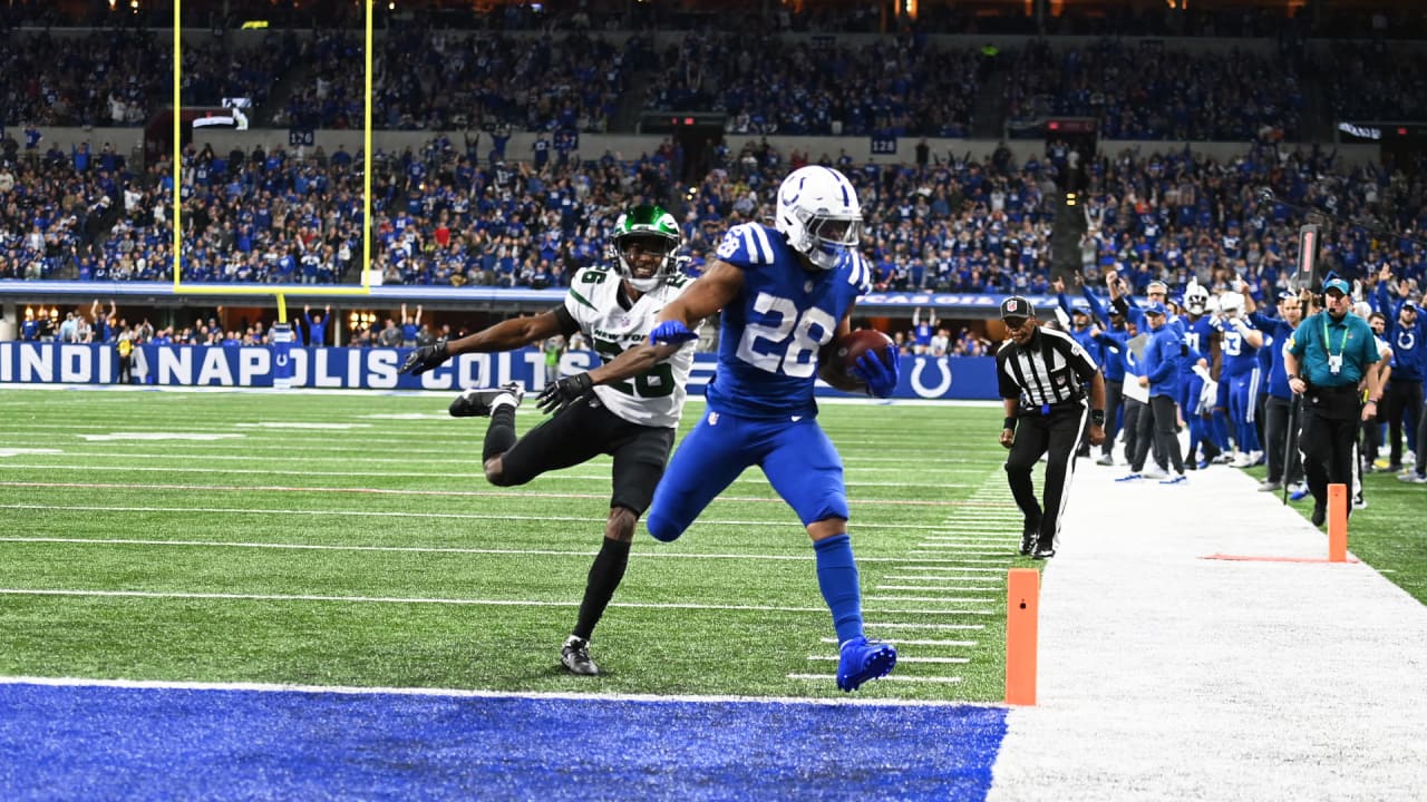 HIGHLIGHT | Jonathan Taylor Rushes For 21-Yard Touchdown