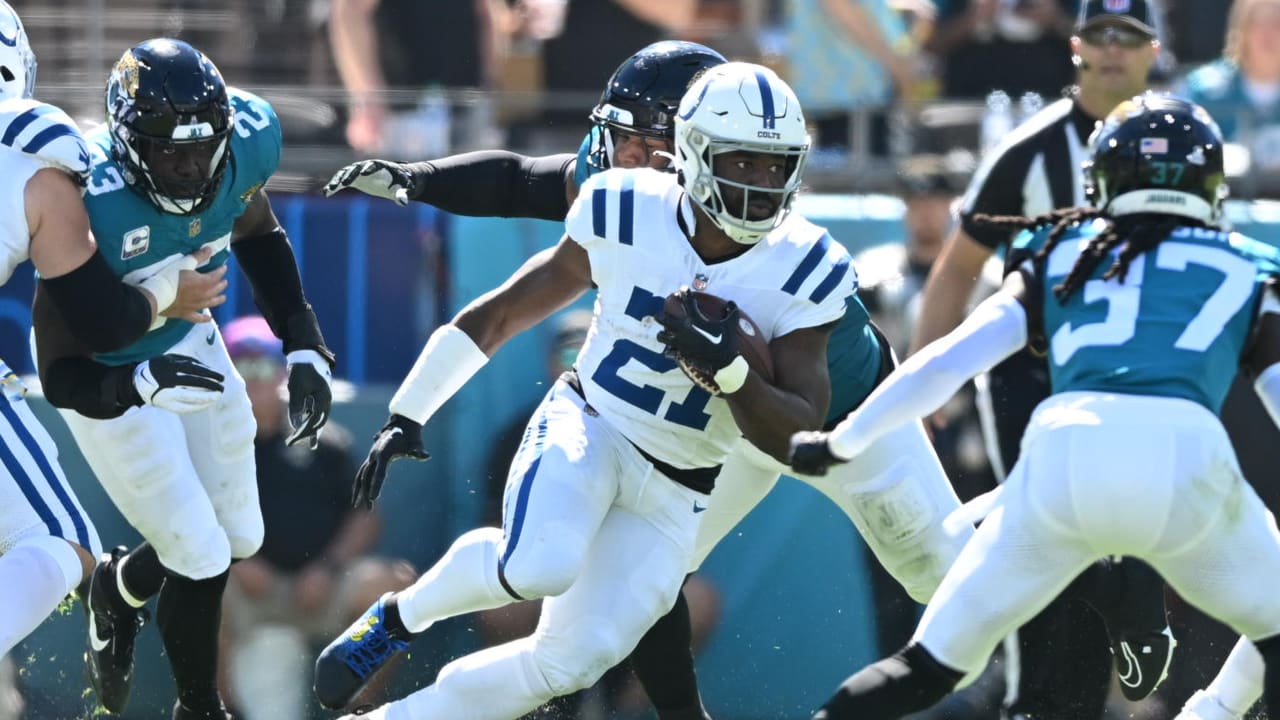 HIGHLIGHT | Zack Moss sheds two would-be tacklers on 16-yard reception