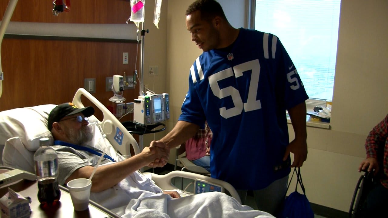 Colts Visit VA Medical Center for Veterans Day