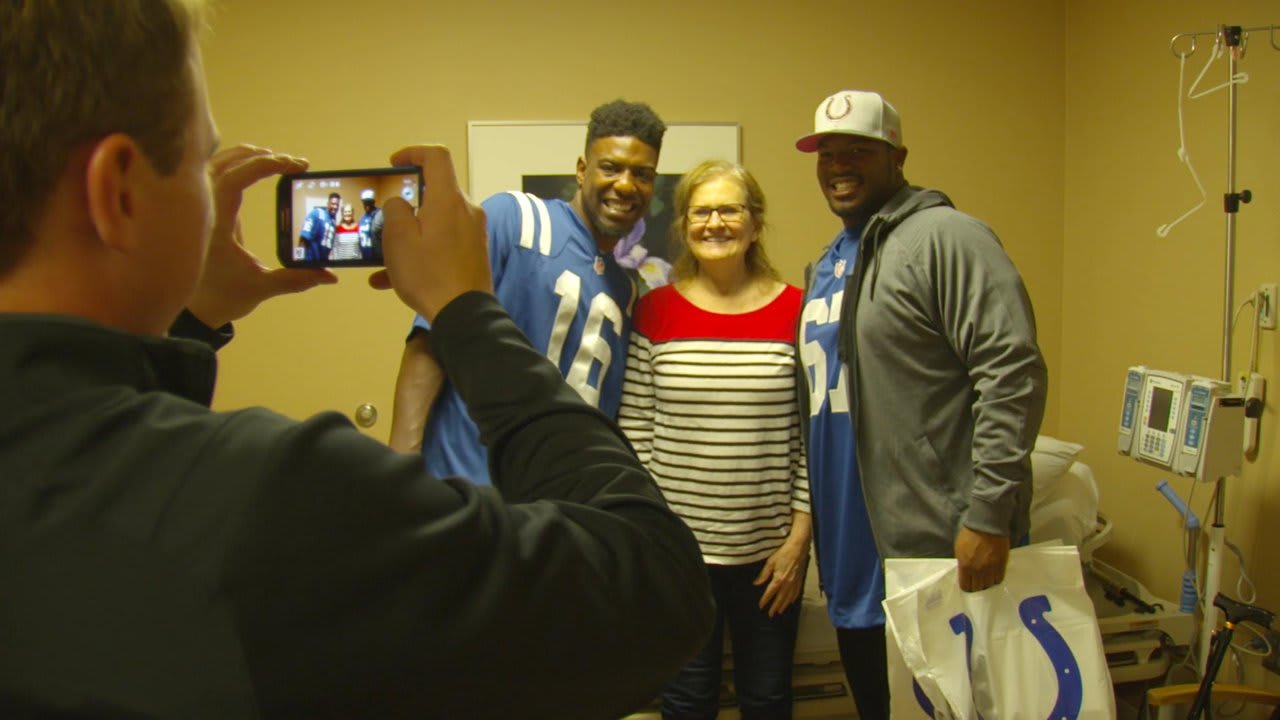 Colts Visit IU Simon Cancer Center