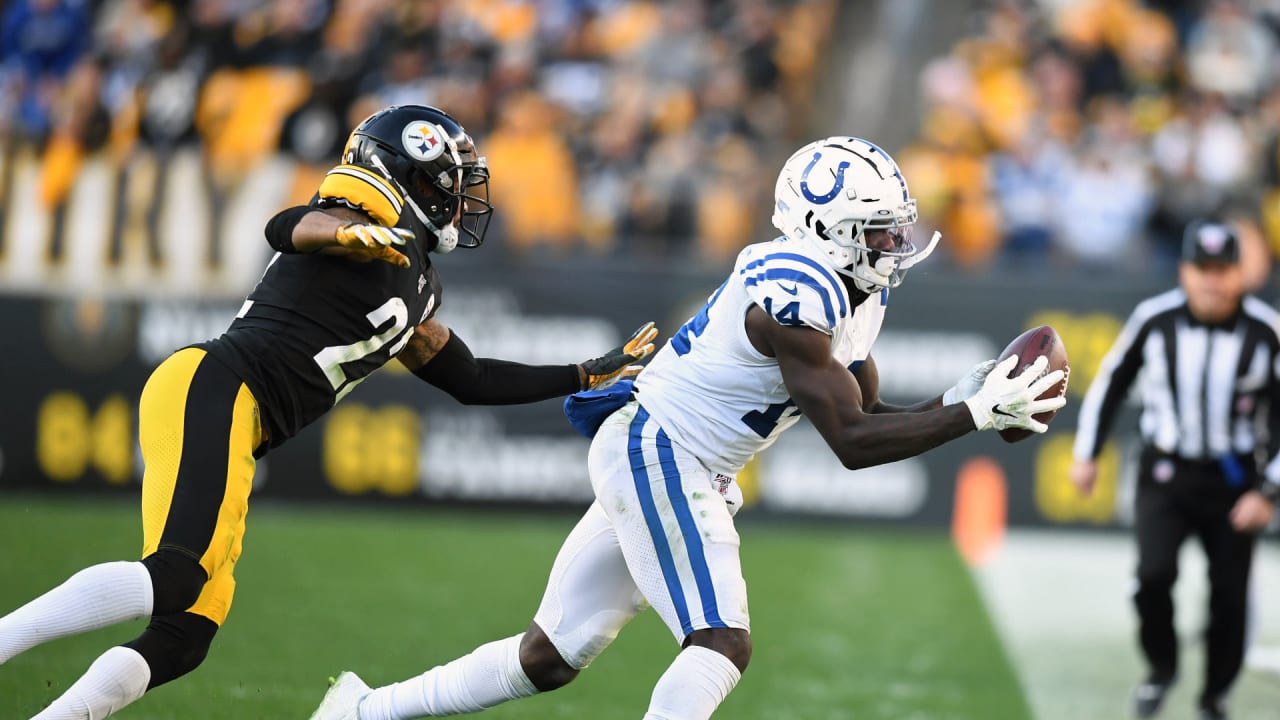 HIGHLIGHT | Zach Pascal Adjusts On Sideline For Third Down Conversion