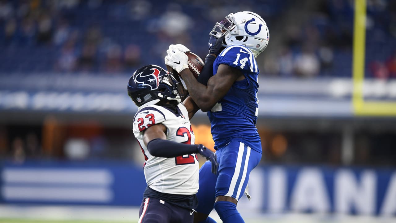 HIGHLIGHT | Zach Pascal Goes Up For 26-Yard Grab